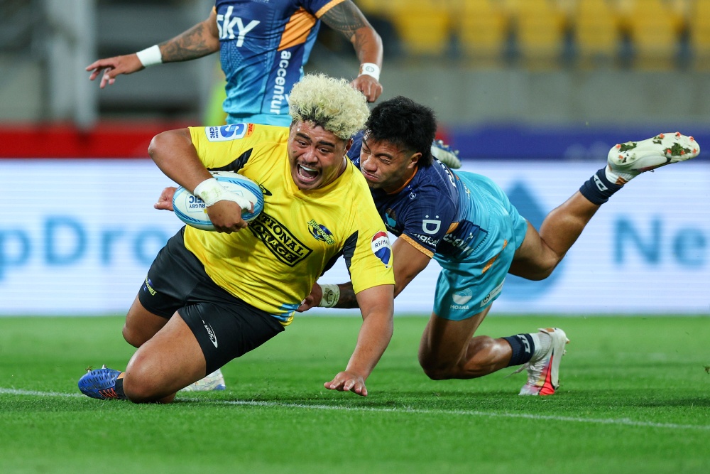 Hurricanes survive fightback to regain Super Rugby top spot