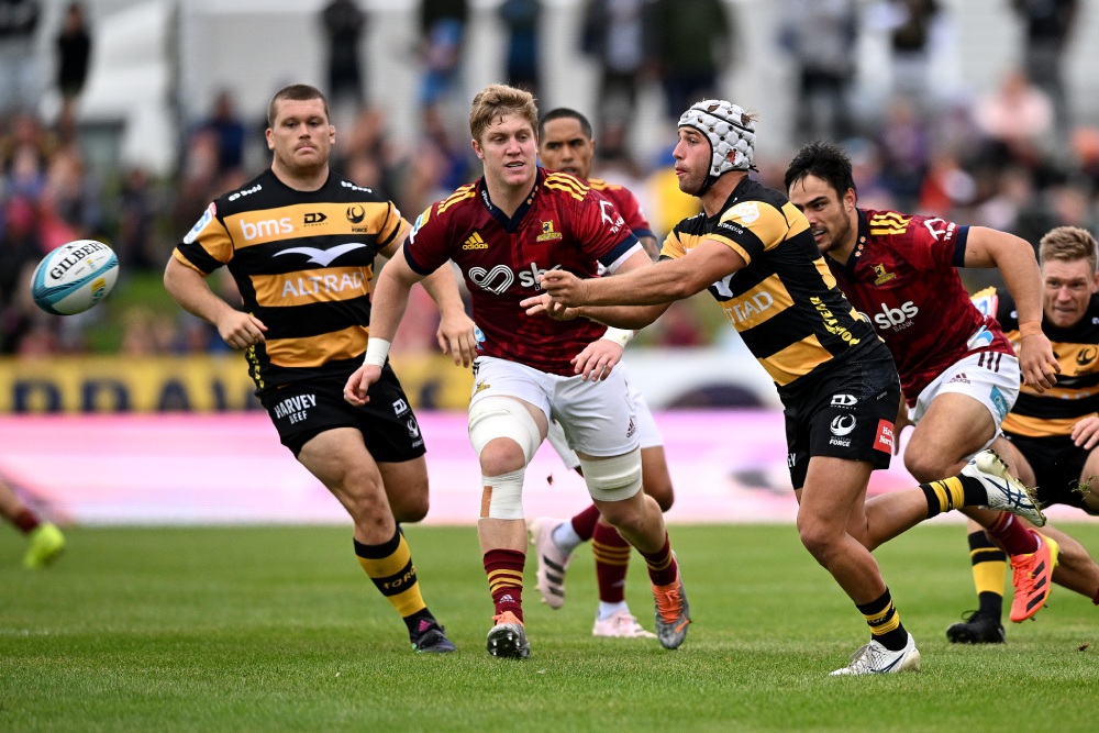 Highlanders hold off gutsy Force