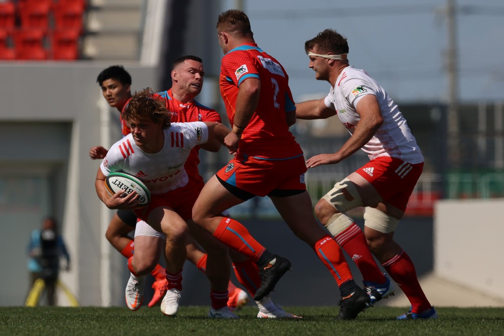 Deans' Wild Knights on top in Japan rugby, Hooper faces off with Foley