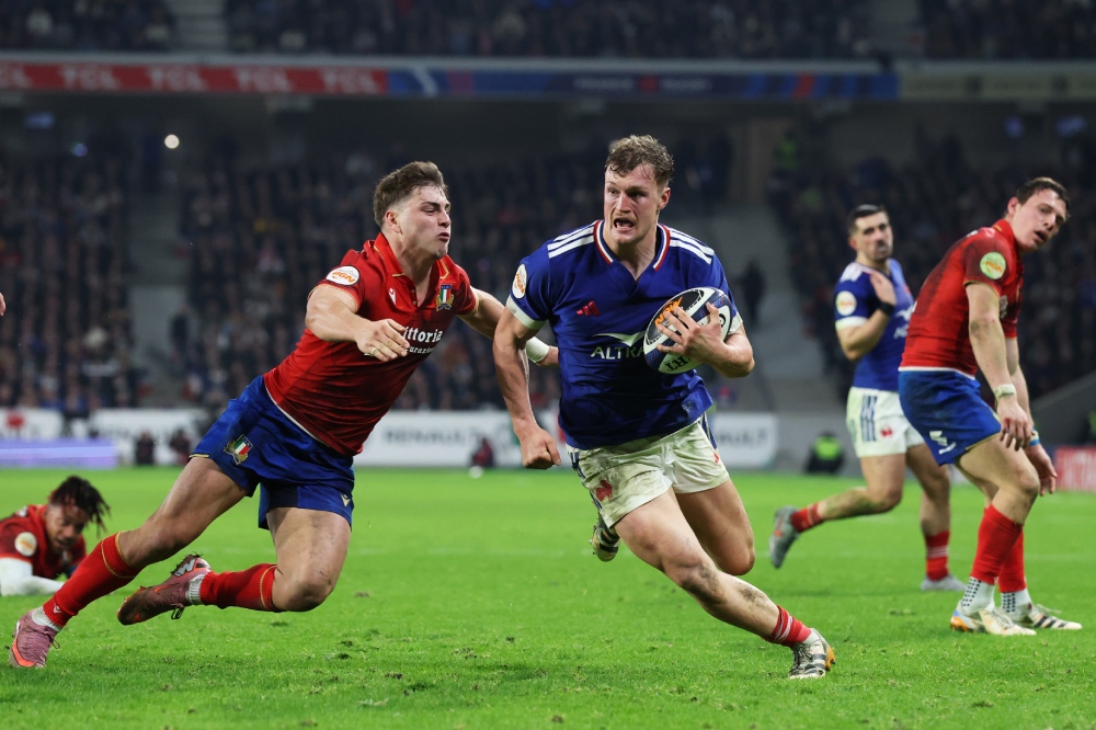 France in control of Six Nations with win over Italy