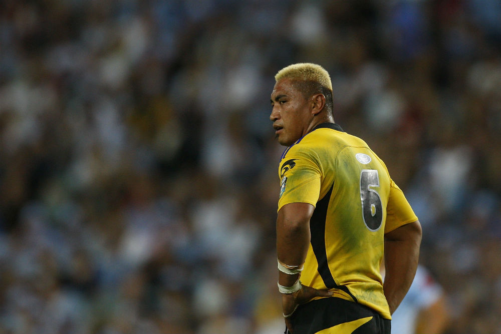 Collins inspires Hurricanes Super Rugby title