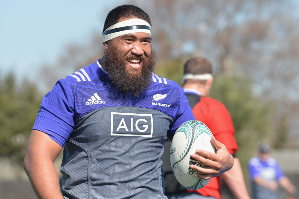 All Blacks prop signs with Toulouse