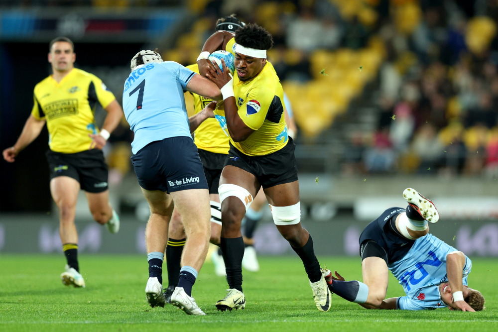 Hurricanes overpower Waratahs in Wellington to crush finals hopes