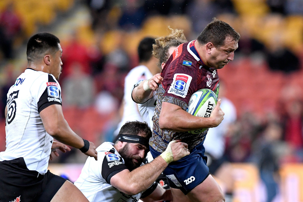 JP Smith re-signs with Reds