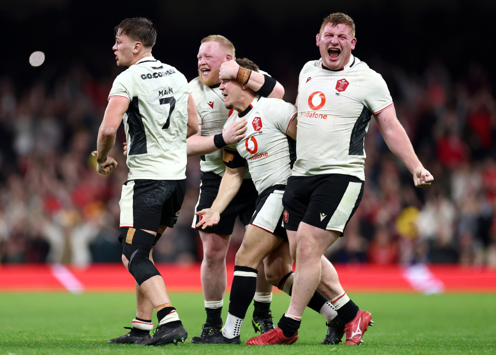 Wales' Evans denies Japan historic win with last-gasp penalty