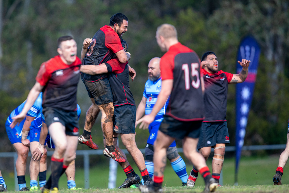 100 not out! Kiwi Hawthorn raises the bat